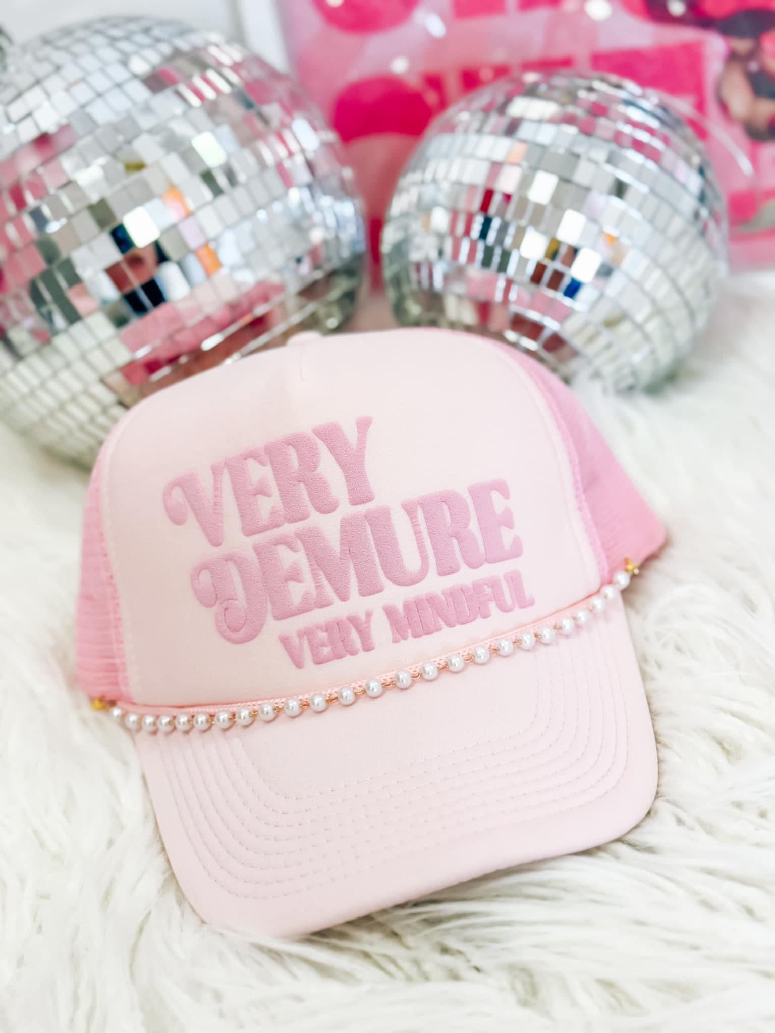 Demure Trucker Hat – Grits and Grace Boutqiue